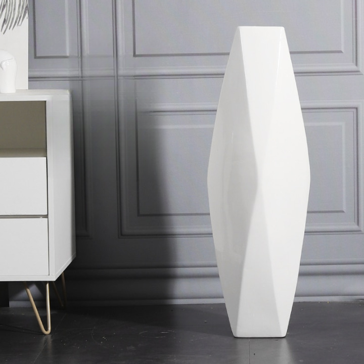 Grand vase blanc design pour sublimer votre décoration intérieure